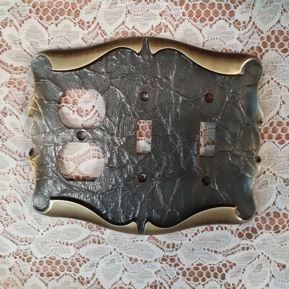 Vintage | Wall Decor | Ornate Vintage Double Switch Plate W Outlet ...